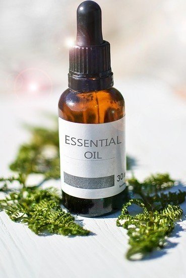 Top 11+ Essential Oils For Lower Back Pain - Fuse Your Back